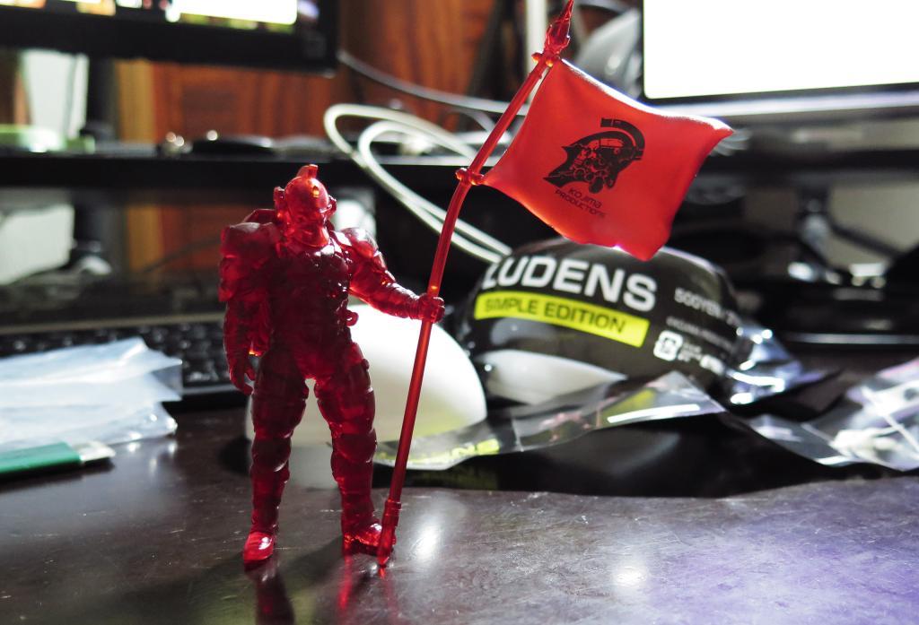 One Schlock's Requiem // Kojima Ludens Capsule Figure