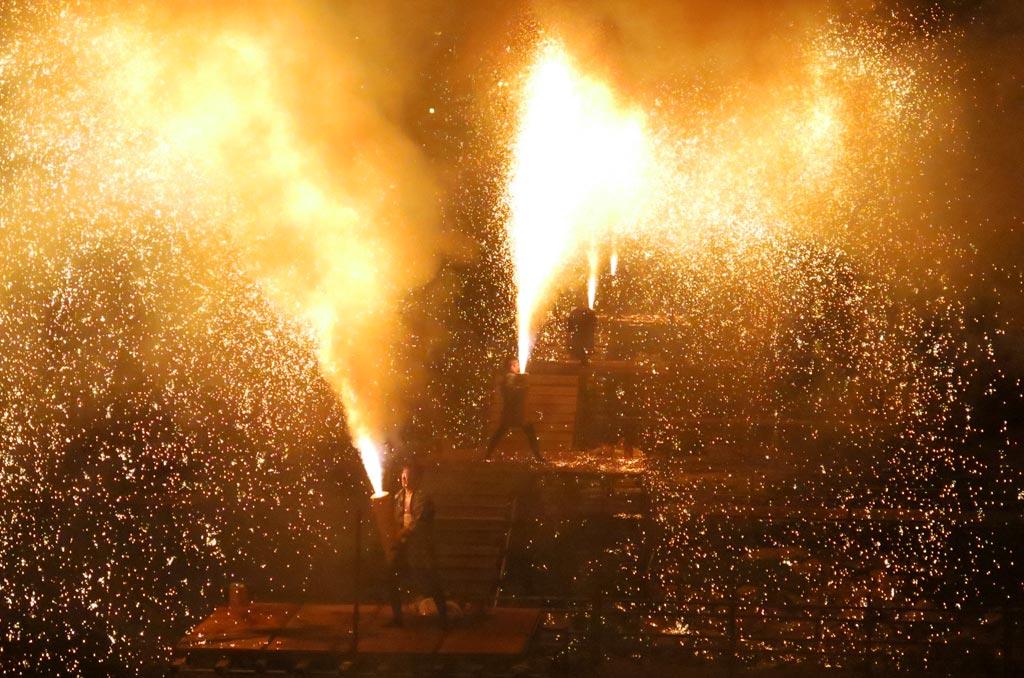 One Schlock's Requiem // Takayama Handheld Fireworks 飛騨高山手筒花火